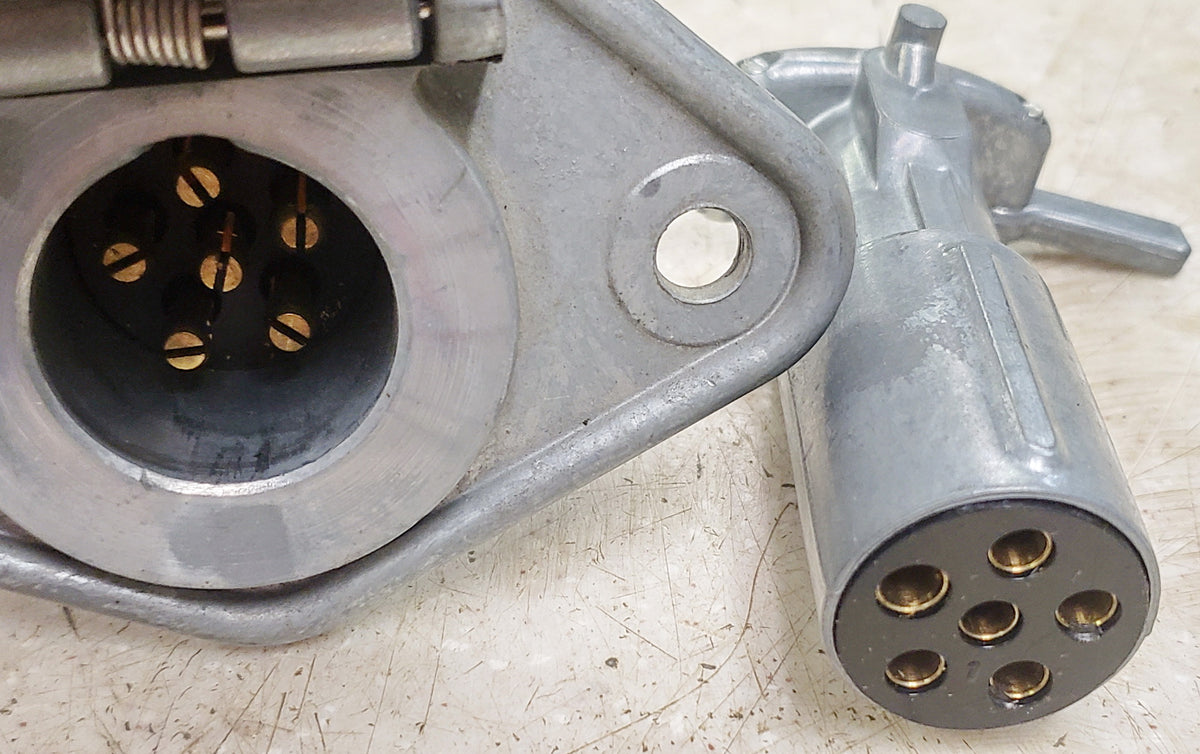 Midland 6-Pin Trailer Plug and Socket – Buy & Sell Outlet