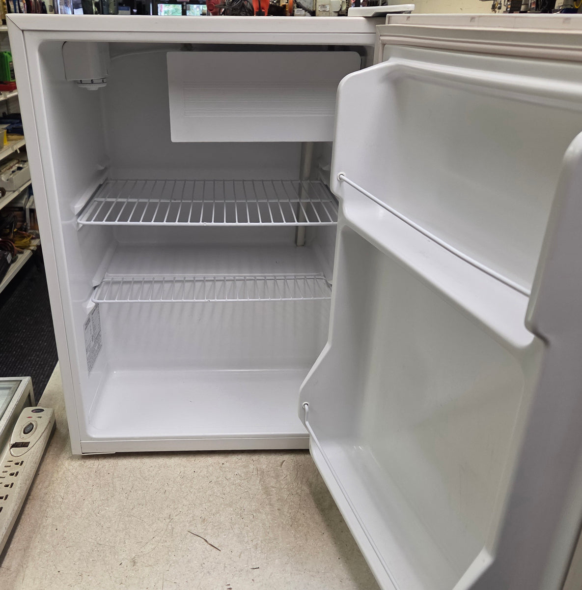 Black & Decker BCF27 Mini Fridge – Buy & Sell Outlet
